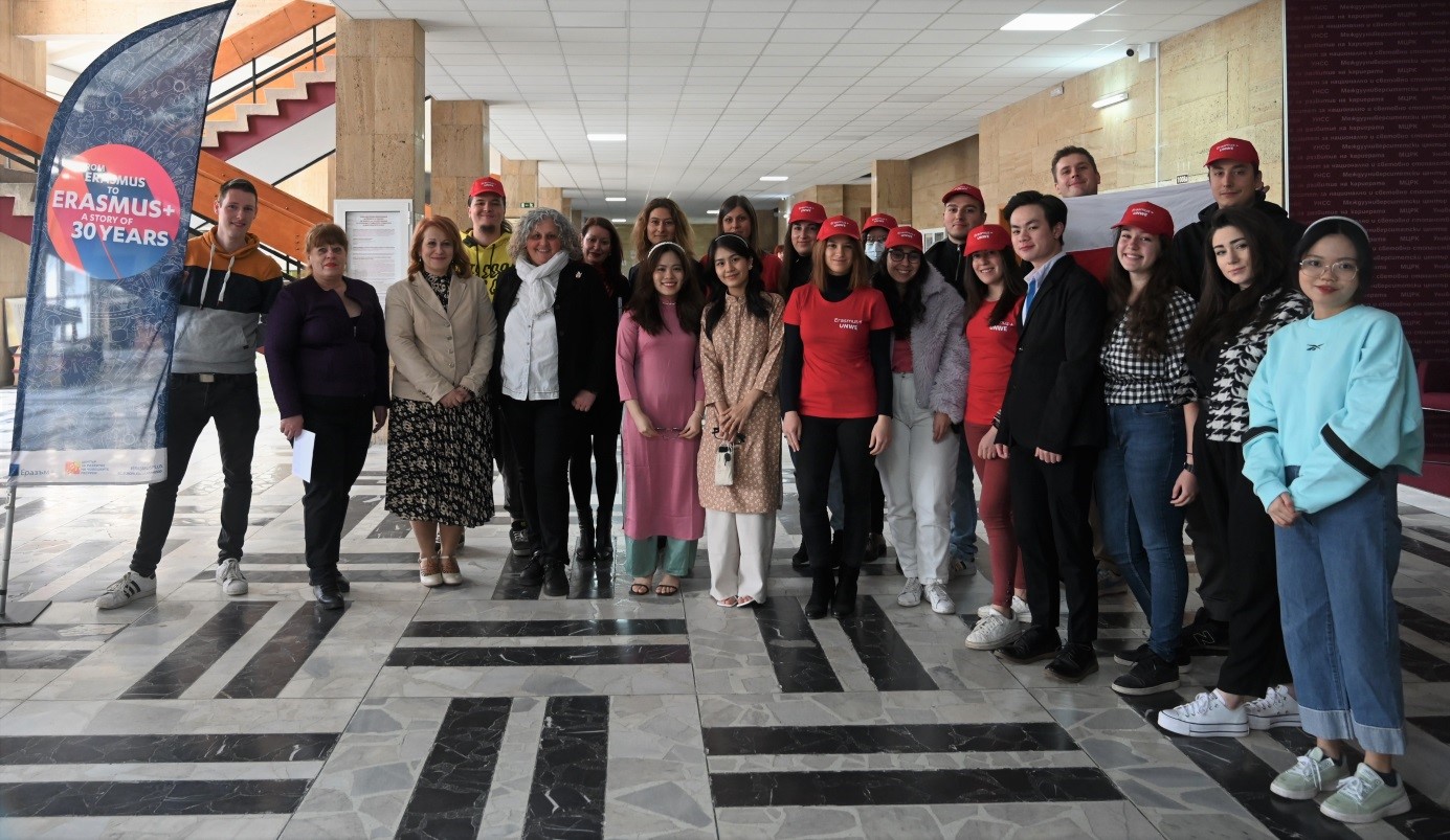 УНСС Разглеждате снимки от International Erasmus Day 2022 в УНСС Страница 1